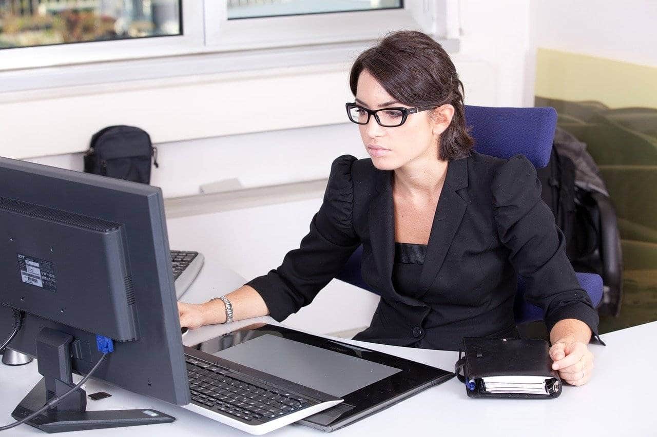 Devenir secrétaire : formation, salaire, débouchés et fiche métier